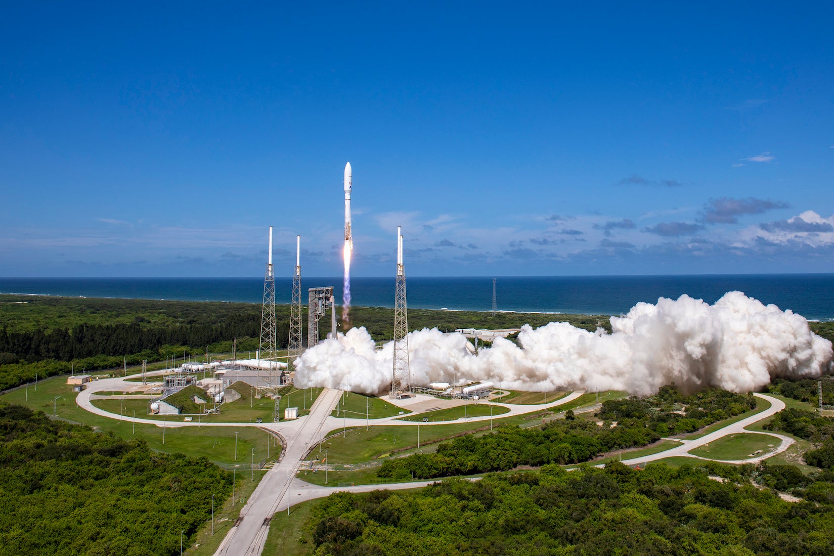 ULA Launches the First 2 Kuiper Prototype Satellites for Amazon - Via ...