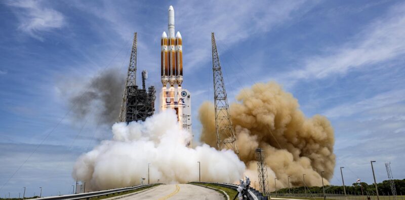 Delta IV Heavy Launches NROL-70 in Last Mission Before Switch to Vulcan ...