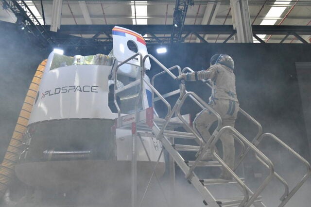 PLD Space Unveils Plan for Reusable Launcher and Crew Capsule - Via ...