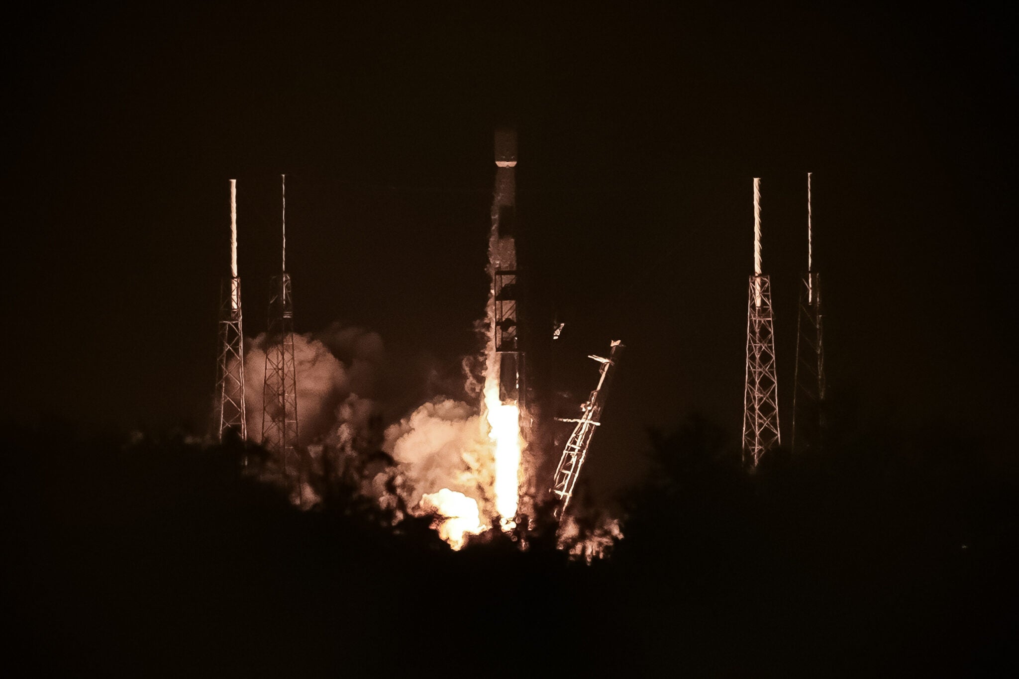 SpaceX Launches 3 AST SpaceMobile BlueBirds in Stacked Mission - Via ...
